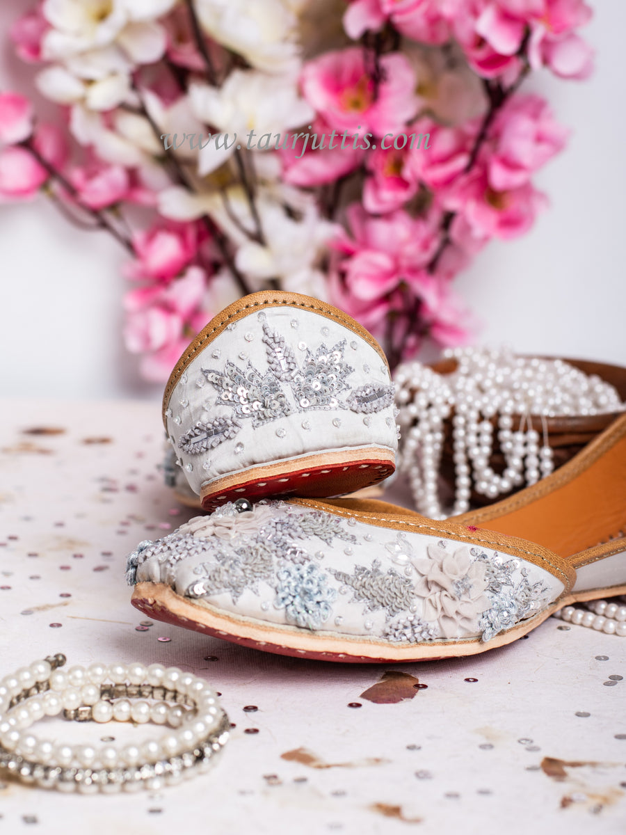 Grey Blossom Jutti – taurjuttis